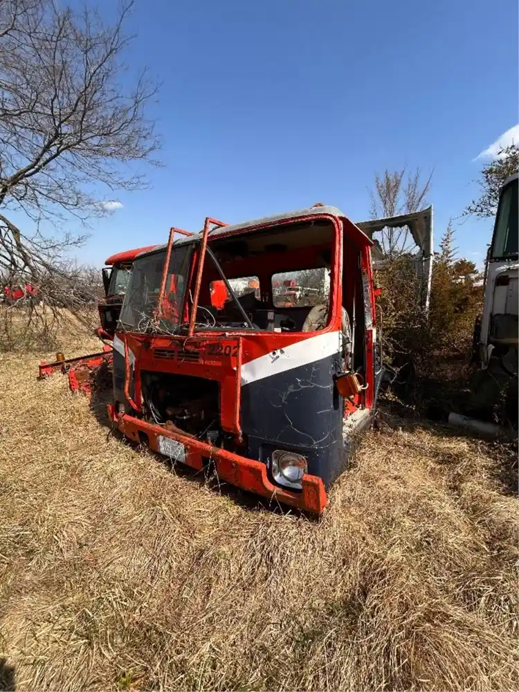 Salvage 1996 Volvo WXLL Xpeditor Truck Delivery For Parts | Perryville ...