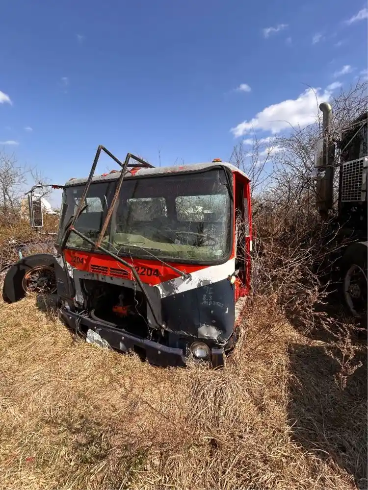 Salvage 1997 Volvo WXLL Truck Delivery For Parts | Perryville, Missouri ...