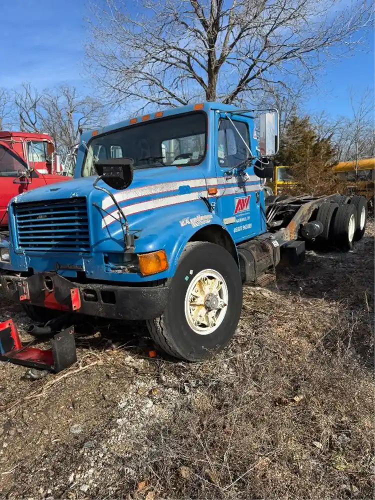 Salvage 1999 International 2600/4700/S-MODEL Trash Truck For Parts ...