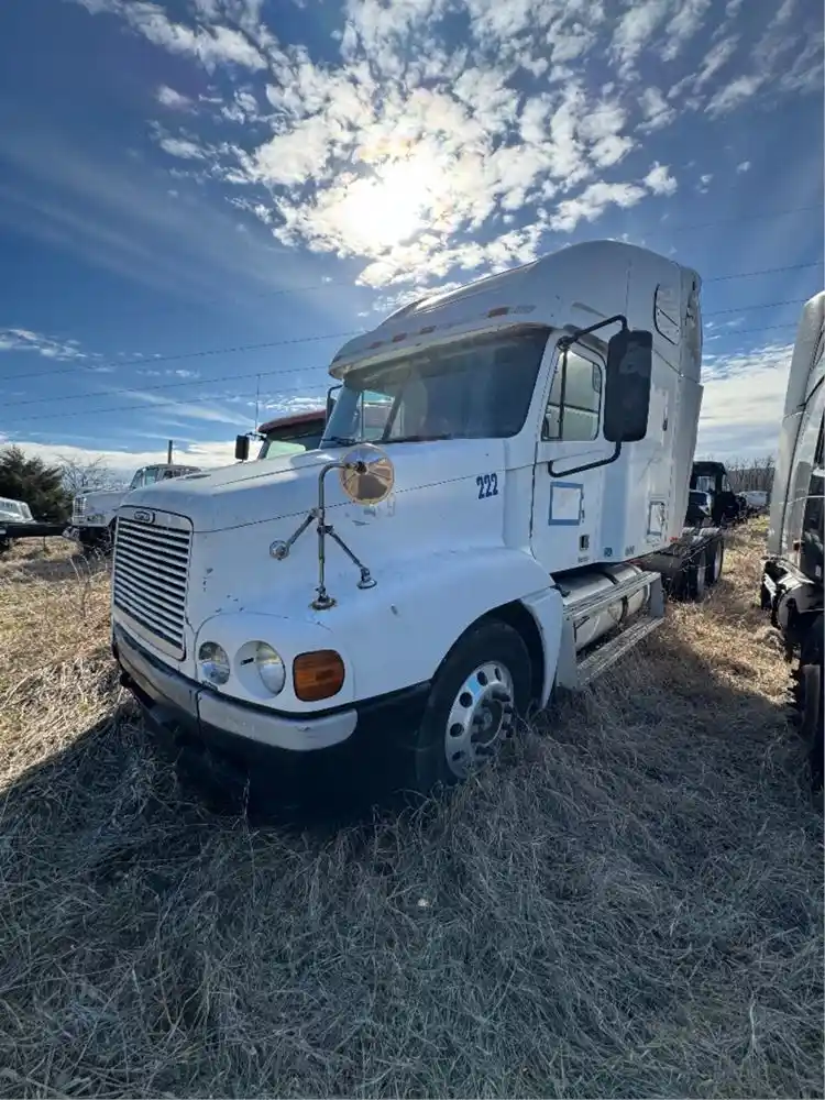 Salvage 2000 Freightliner Century Class 120 Truck Tractor For Parts ...