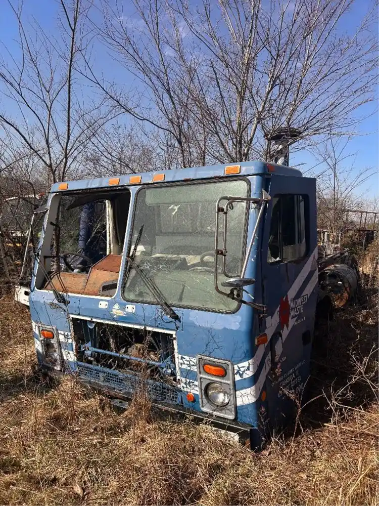 Salvage 2000 Mack LE612 Cabover For Parts | Perryville, Missouri ...