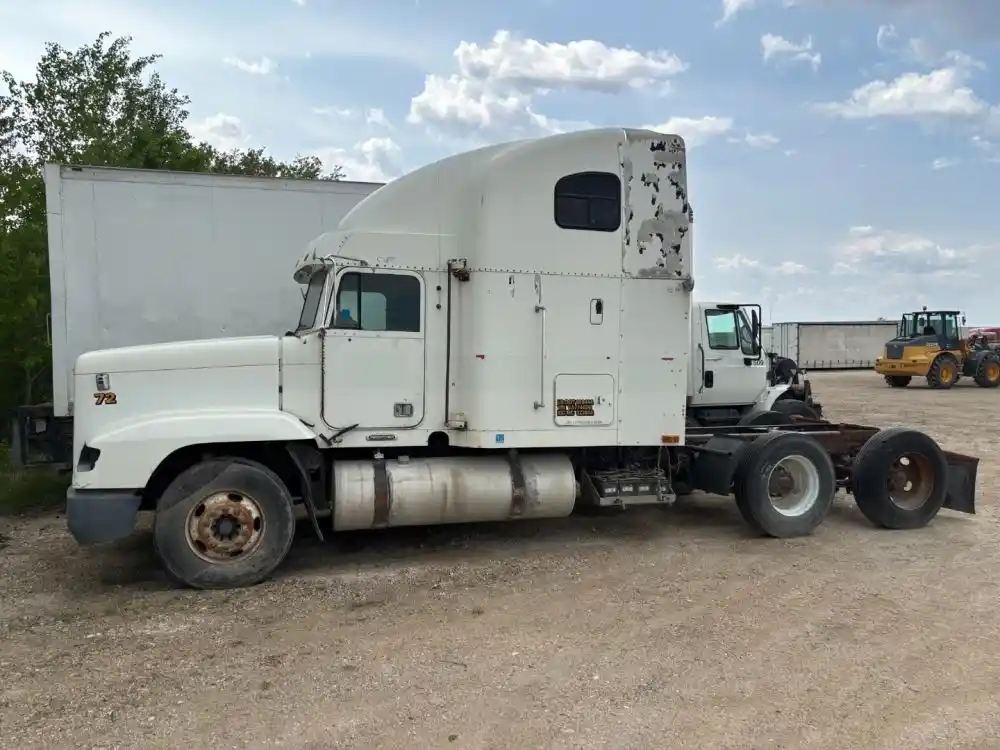 Salvage 1997 Freightliner FLD120 Truck Tractor For Parts | Anola ...