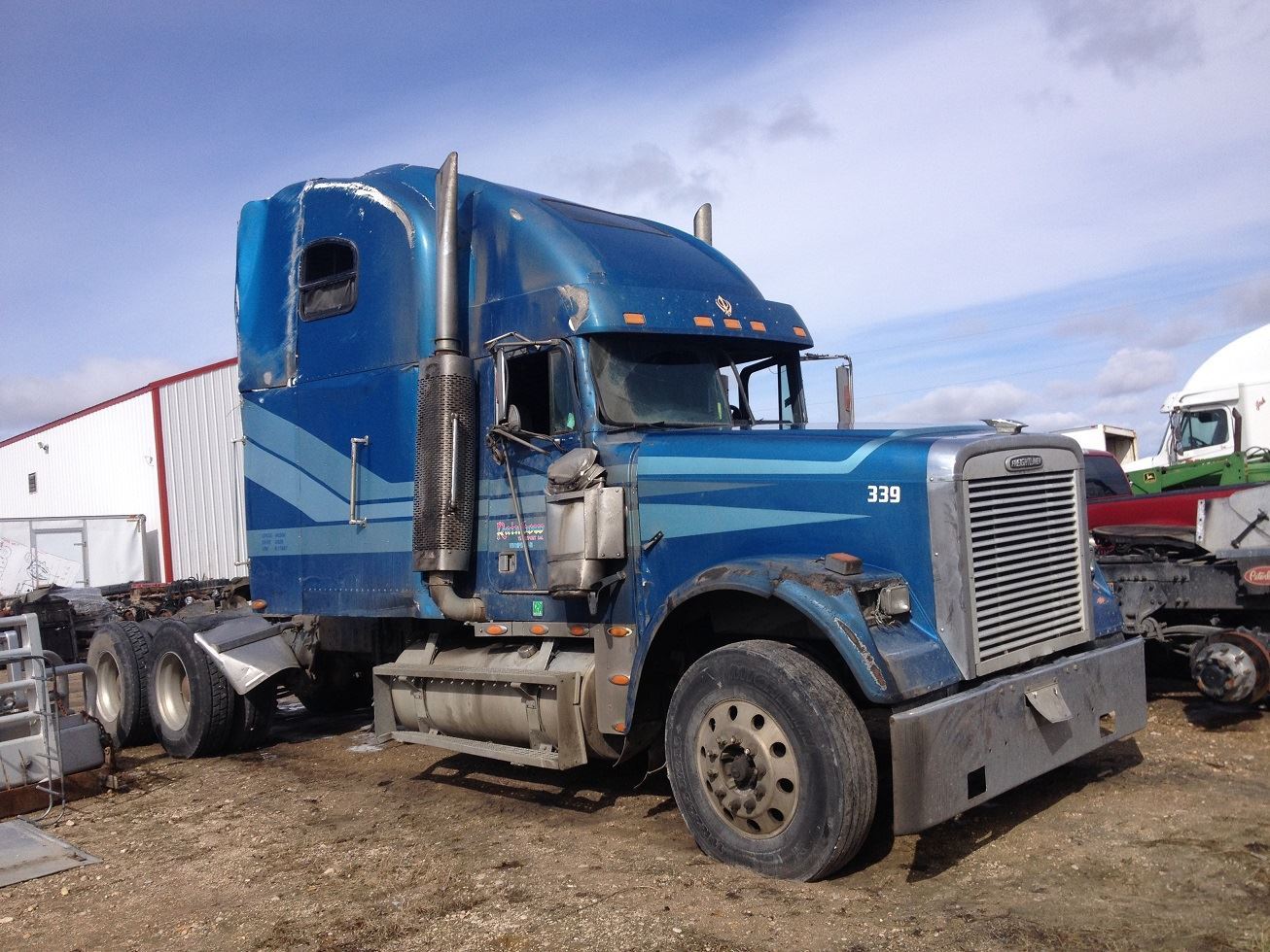 Salvage 2002 Freightliner CLASSIC Condo For Parts | Anola, Manitoba ...