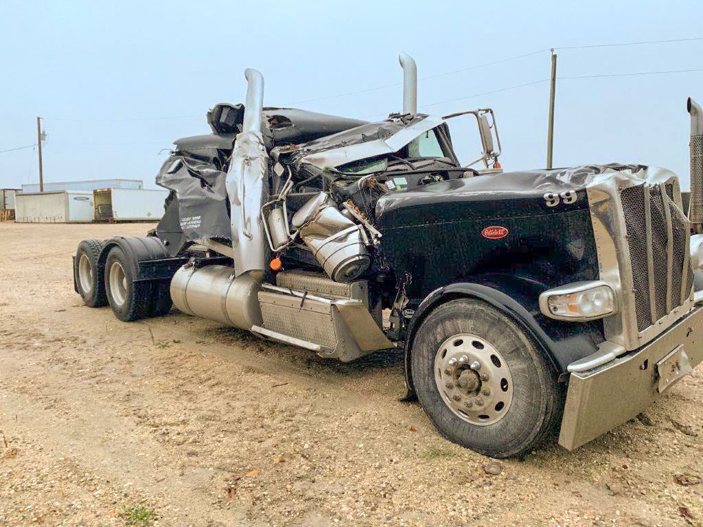 Salvage 2015 Peterbilt 389 Truck Tractor For Parts | Anola, Manitoba ...