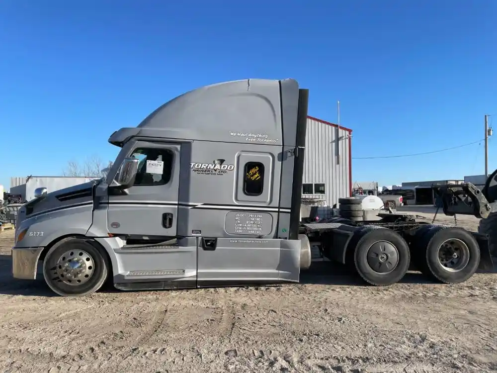 Salvage 2022 Freightliner Cascadia 126 Truck Tractor For Parts | Anola ...