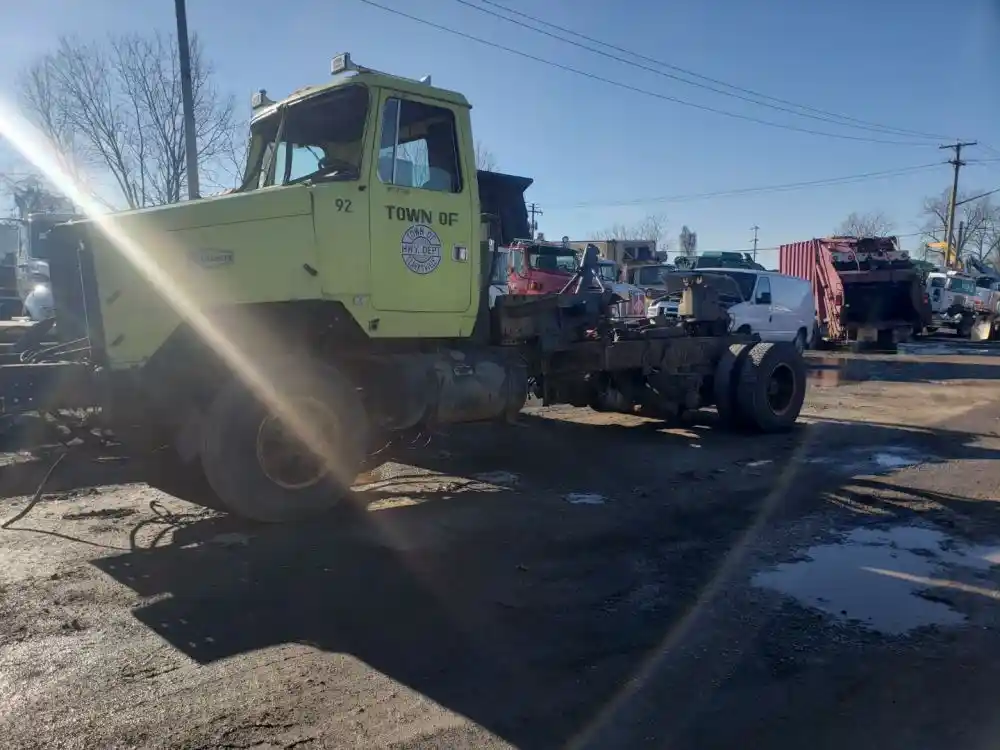 Salvage 1992 White AUTOCAR ACL64 Truck Delivery For Parts | Depew, New ...
