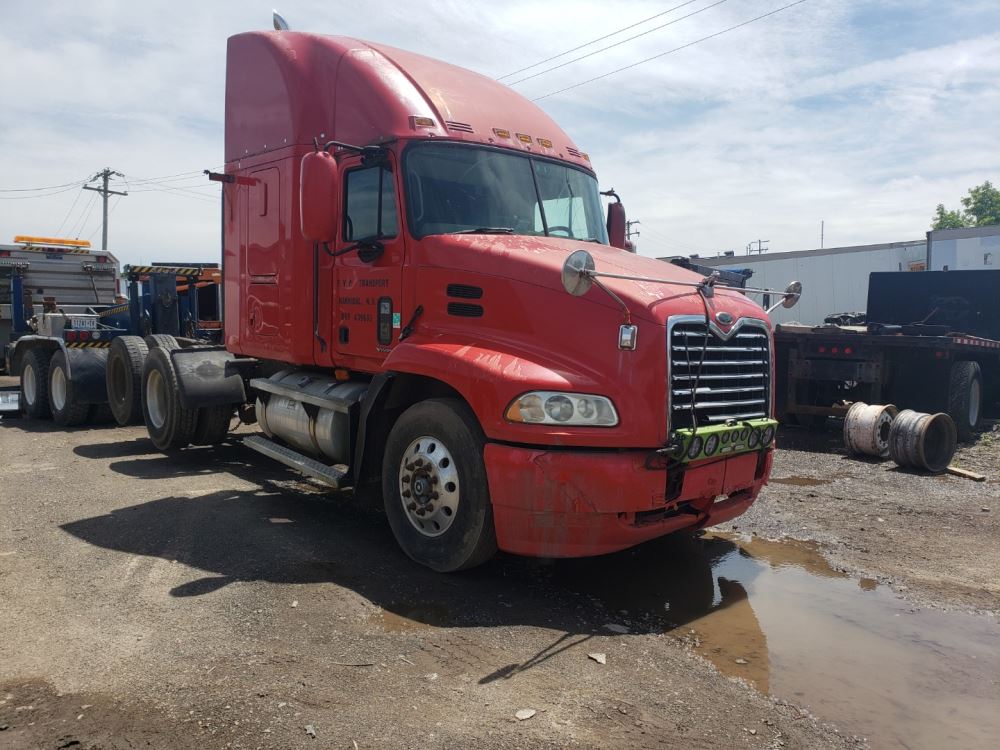 Salvage 2000 Mack CX613 Vision Truck Tractor For Parts | Depew, New ...