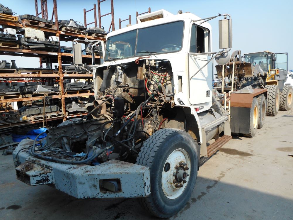Salvage 1998 Freightliner FLD DAY CAB For Parts | Farr West, Utah ...