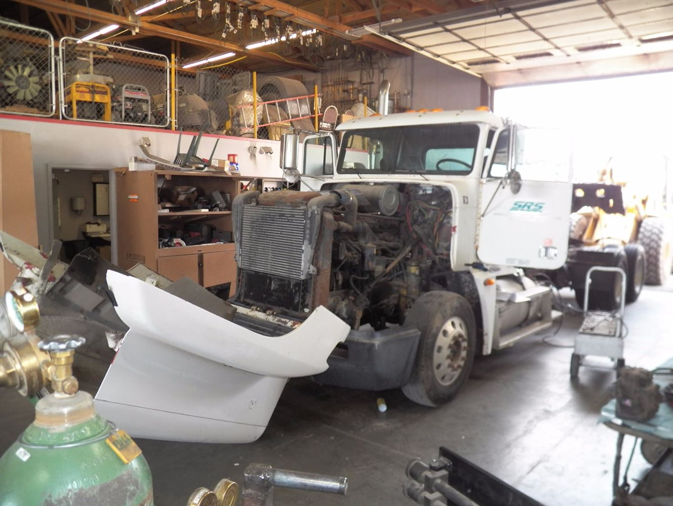 Salvage 1999 Freightliner FLD Conventional W/ Sleeper For Parts | Farr ...