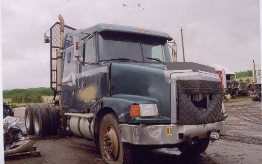 Salvage 1995 Volvo VN610 CONV For Parts | Sturgeon County, Alberta ...