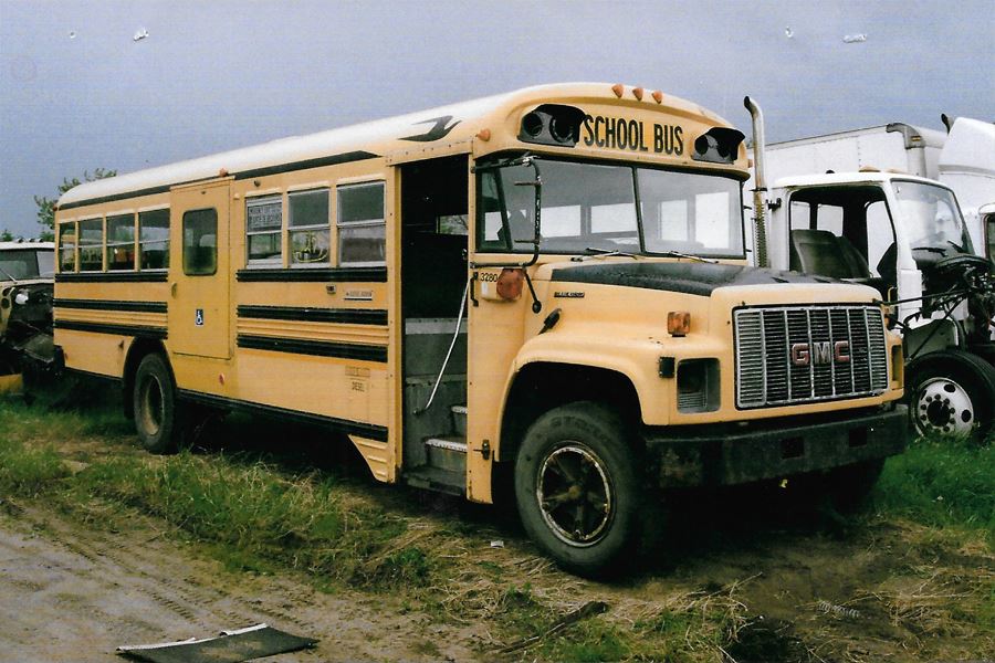 Salvage 2002 GM/Chev (HD) BUS SCHOOL BUS For Parts | Sturgeon County ...