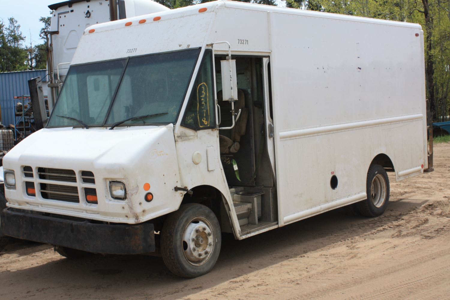 Salvage 2006 Freightliner MT45 Chassis Truck Delivery For Parts ...