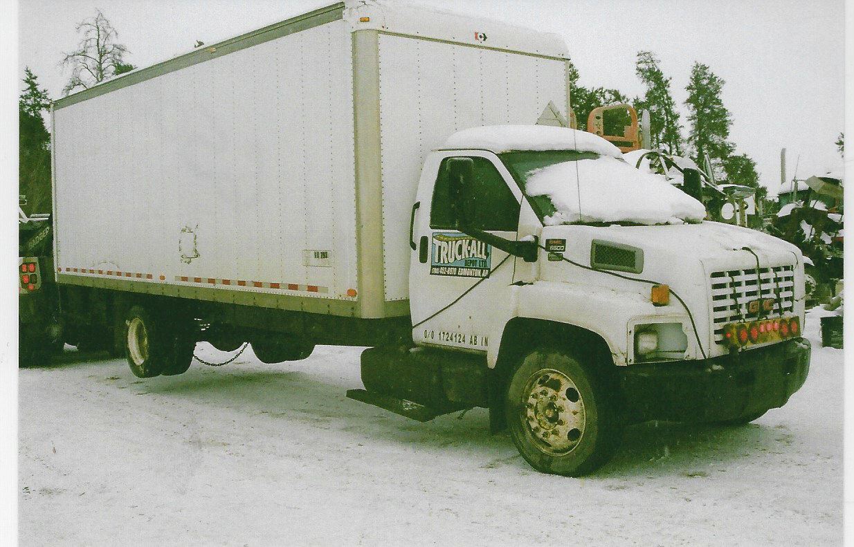 Salvage 2006 GM/Chev (HD) 6500 CONV For Parts | Sturgeon County ...