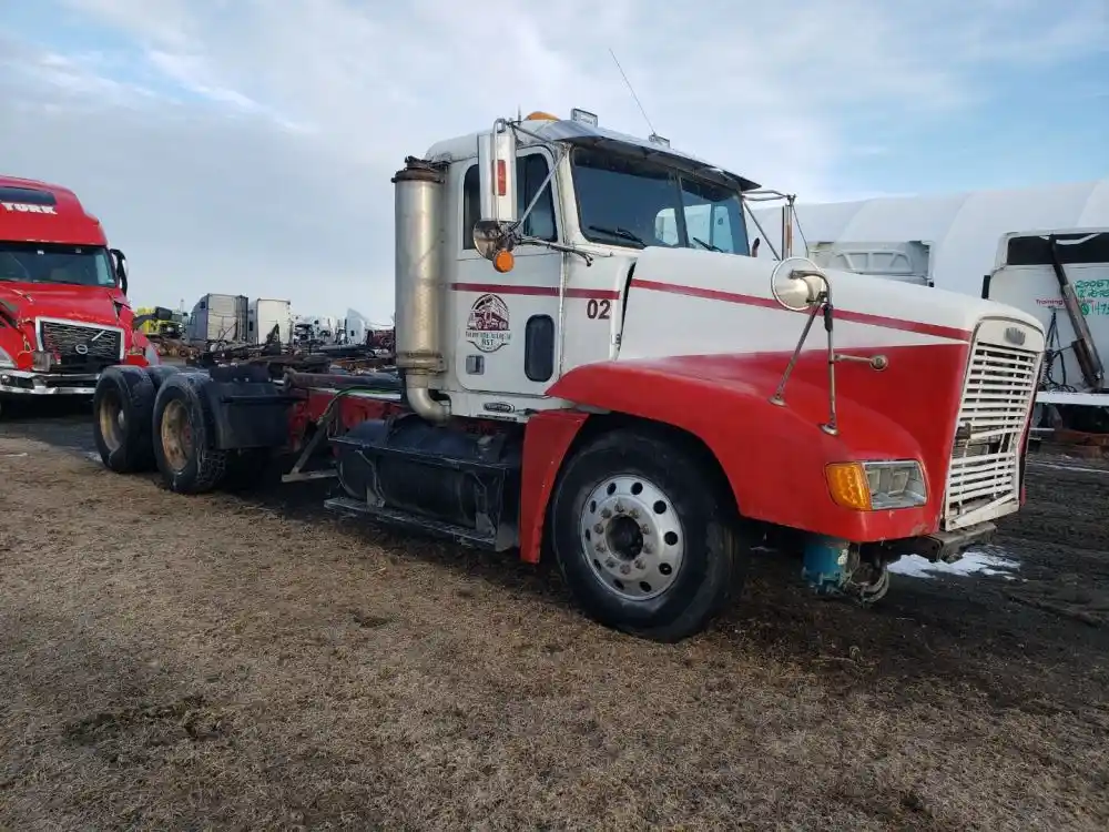 Salvage 2000 Freightliner FLD120 Truck Tractor For Parts | Stanley ...