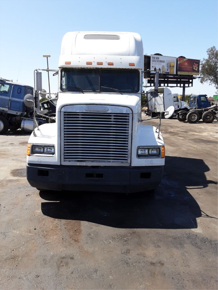 Salvage 1995 Freightliner FLD120 Truck Tractor