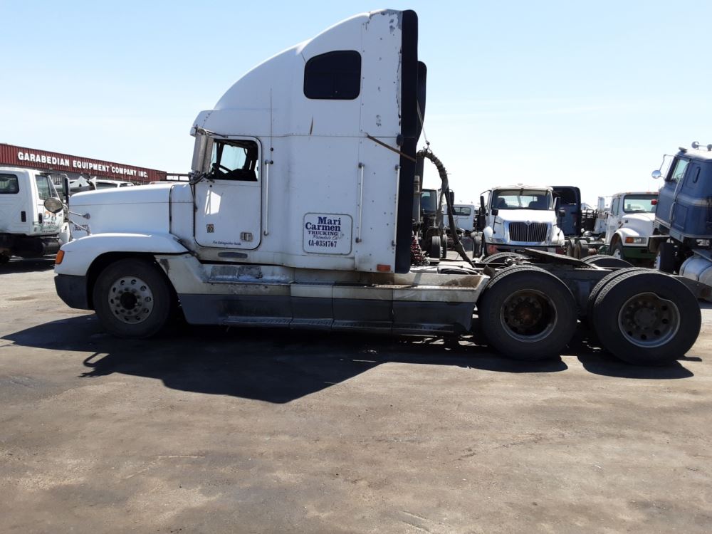 Salvage 1995 Freightliner FLD120 Truck Tractor