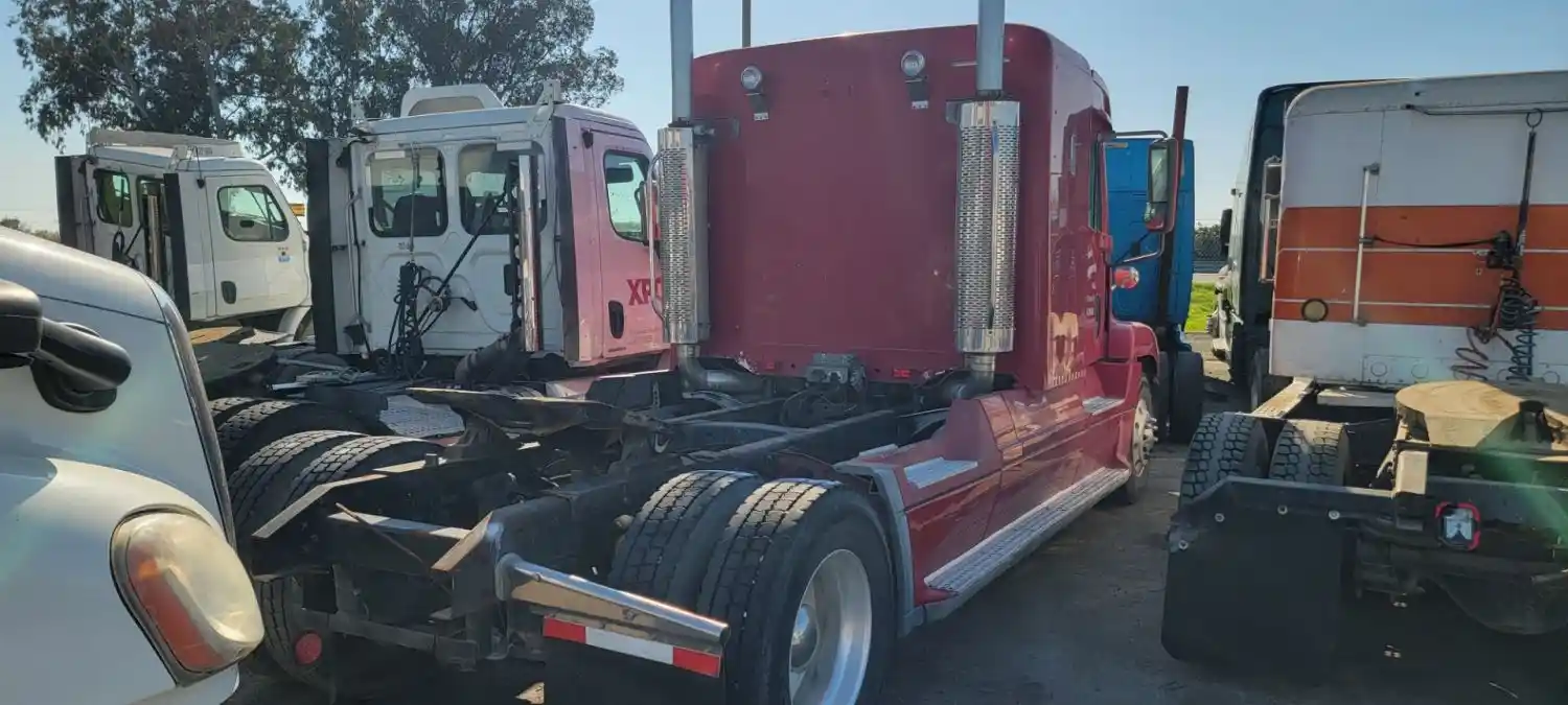 Salvage 1998 Freightliner Century Class 120 Truck Tractor