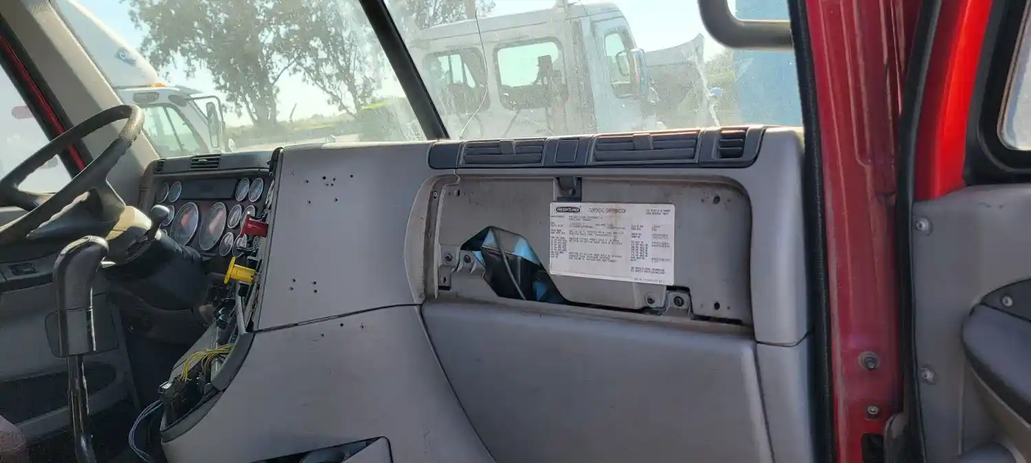 Salvage 1998 Freightliner Century Class 120 Truck Tractor