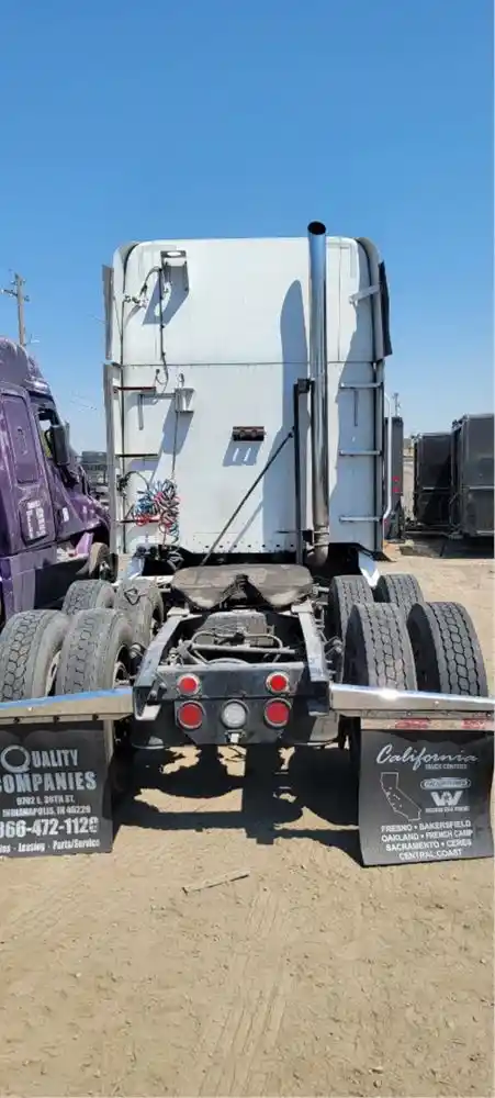 Salvage 2000 Freightliner Century Class 120 Truck Tractor