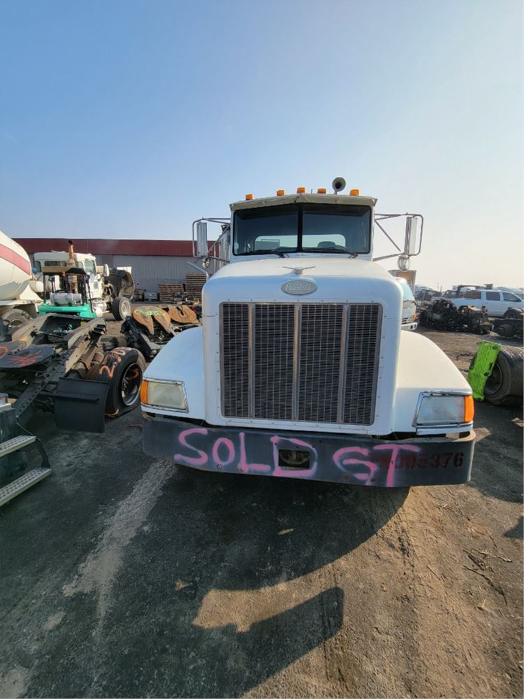 Salvage 2000 Peterbilt 385 Truck Tractor For Parts | Fresno, California ...