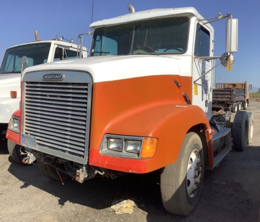 Salvage 2001 Freightliner FLD112 Truck Tractor For Parts | Fresno ...