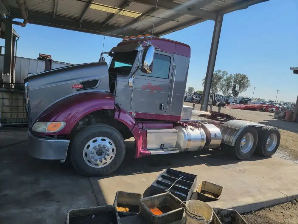 Salvage 2012 Peterbilt 384 Truck Tractor