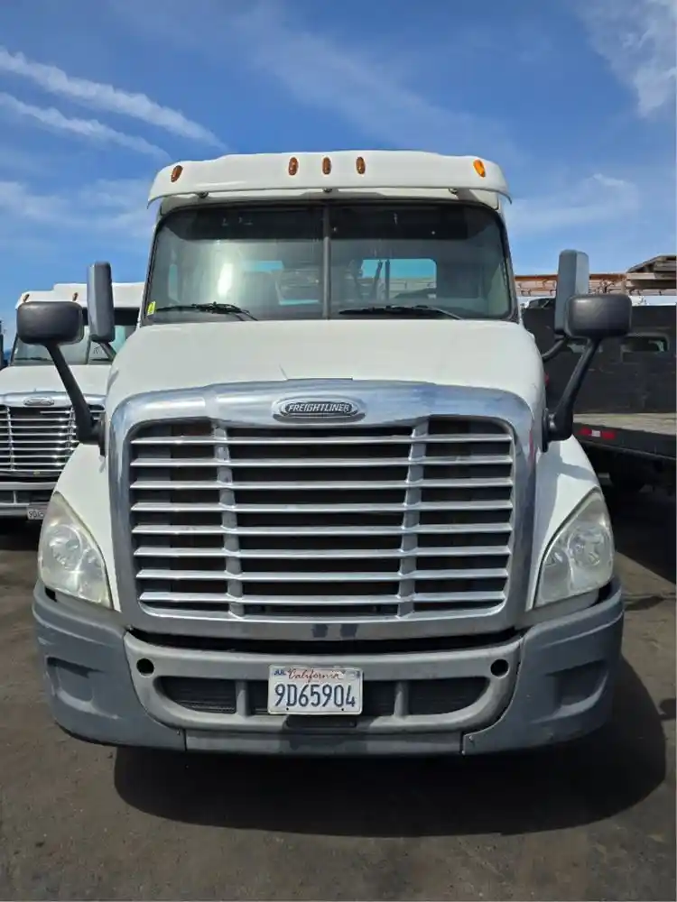 Used 2013 Freightliner Cascadia 113 Truck Tractor For Sale | Fresno ...