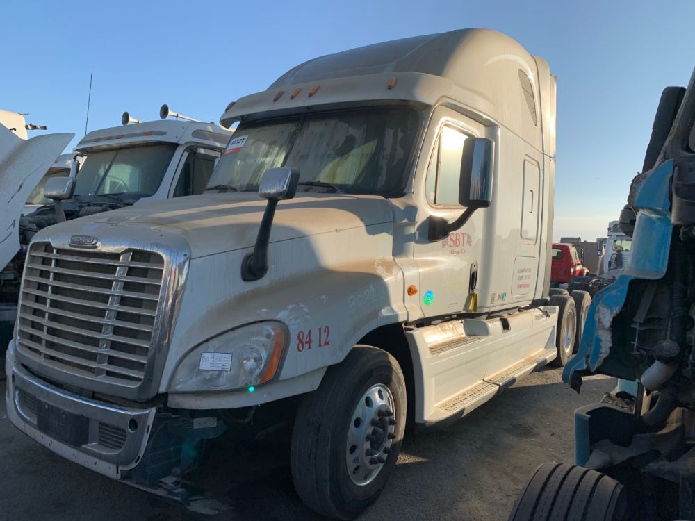 Salvage 2015 Freightliner Cascadia 125 Truck Tractor