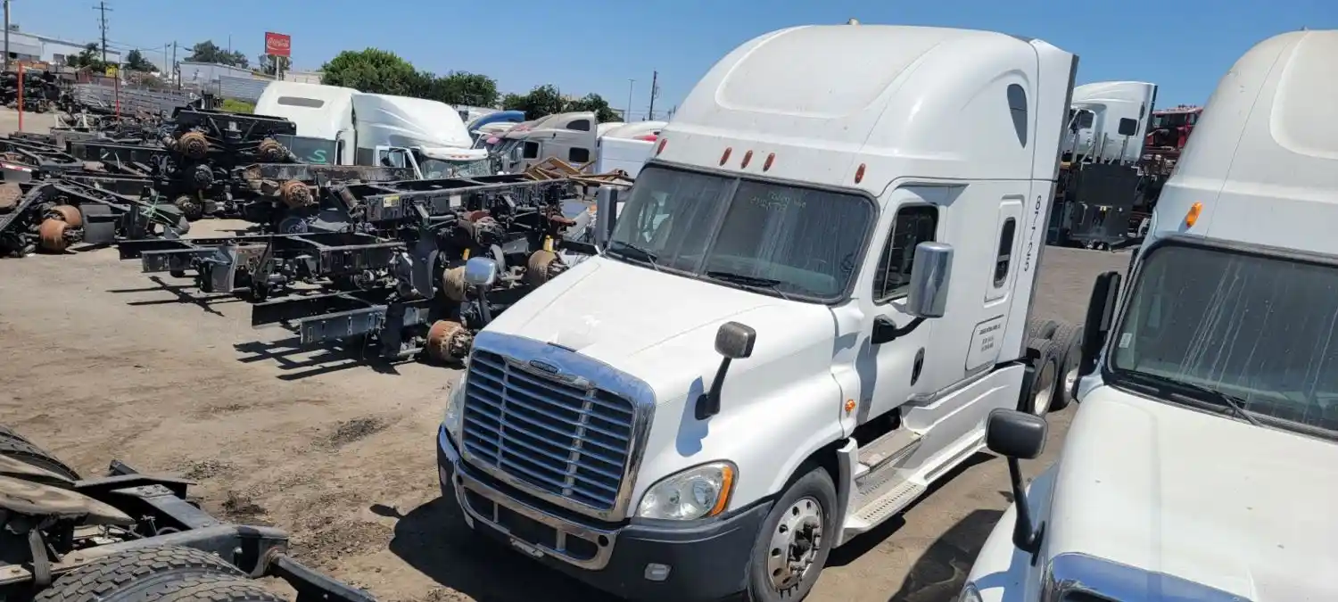 Salvage 2016 Freightliner Cascadia 125 Truck Tractor For Parts | Fresno, California, United ...