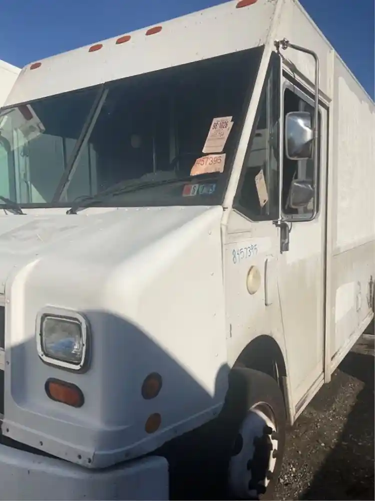 Salvage 2001 Freightliner MT45 Chassis Truck Delivery For Parts ...