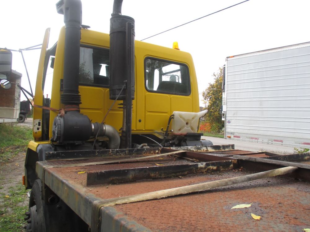 Salvage 1993 Ford CF7000 CONVENTIONAL CAB For Parts | Lakefield ...