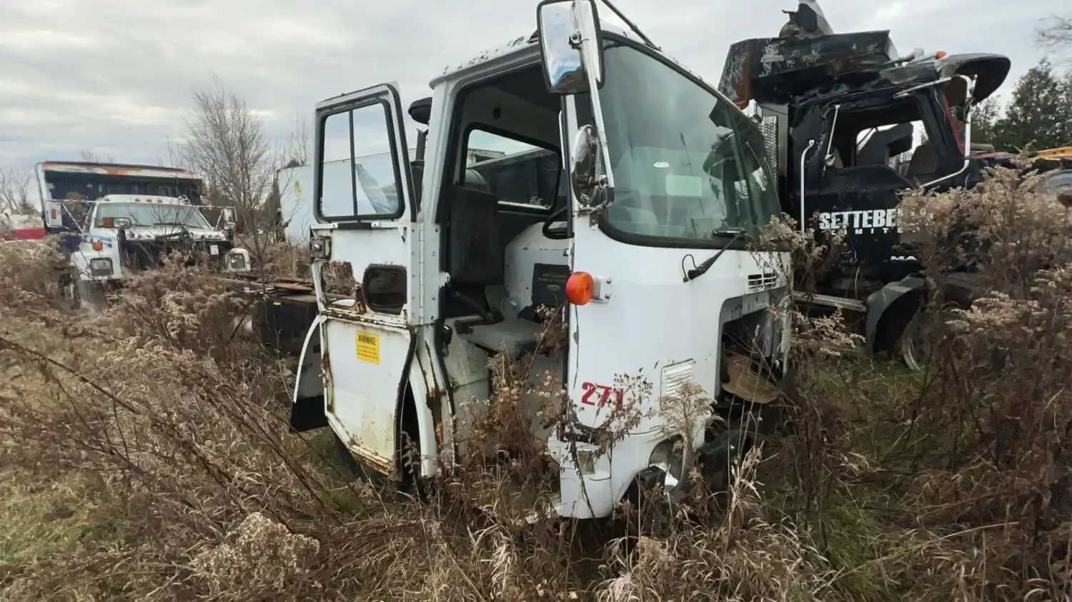 Salvage 1999 Volvo WXLL Truck Tractor For Parts | Lakefield, Ontario ...