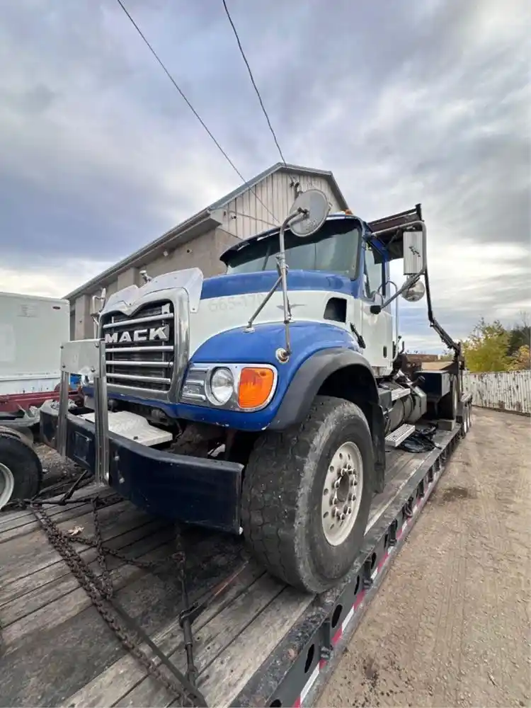 Salvage 2006 Mack CV713 Granite Truck Delivery For Parts | Lakefield ...