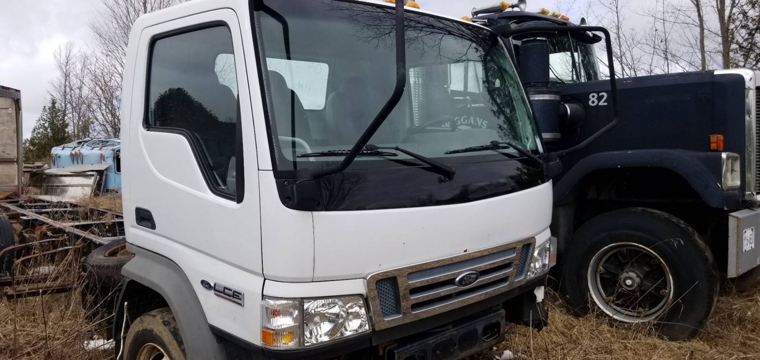 Salvage 2009 Ford LCF Truck Delivery For Parts | Lakefield, Ontario ...