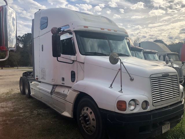 Salvage 2000 Freightliner CENTURY CLASS 120 Truck Tractor For Parts ...