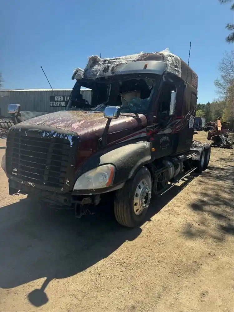 Salvage 2013 Freightliner Cascadia 125 Truck Tractor For Parts | Sumter ...