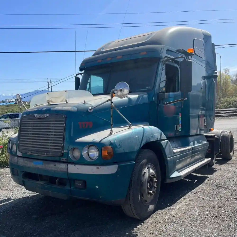 Salvage 2000 Freightliner CENTURY CLASS 120 Truck Tractor For Parts ...