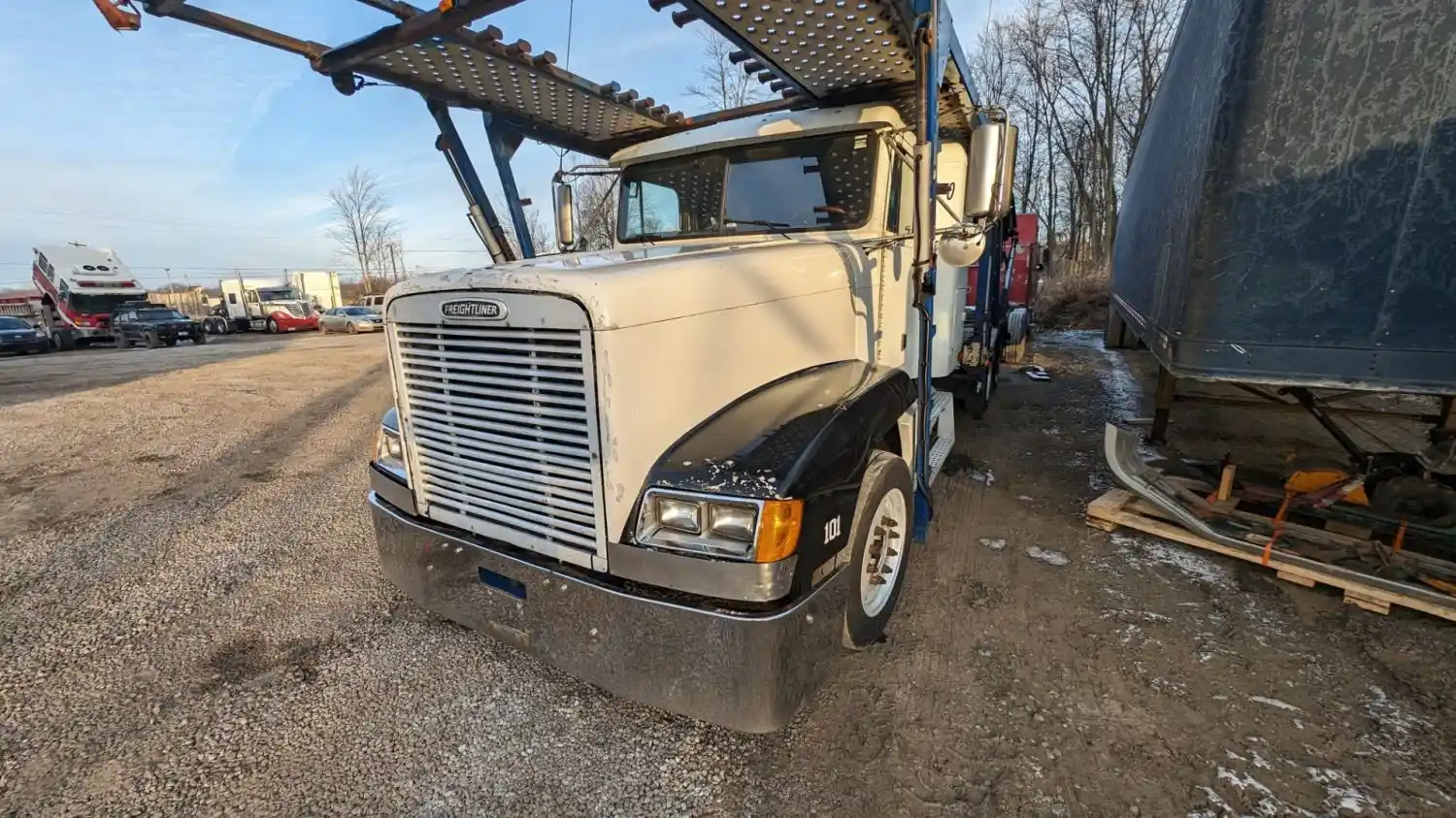 Salvage 2000 Freightliner FLD120 Truck Delivery For Parts | West Salem ...