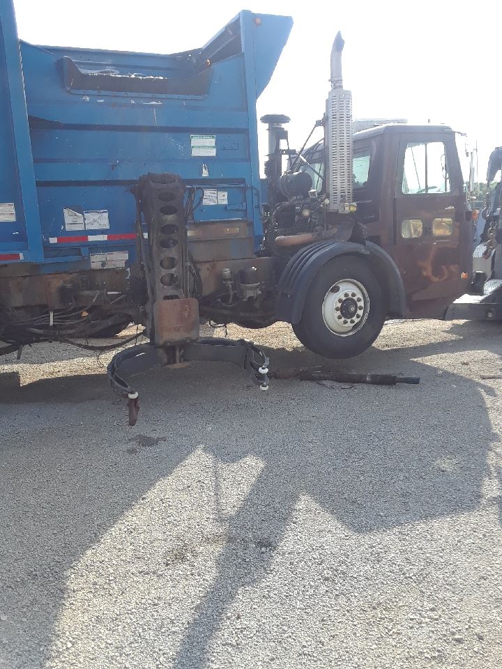 Salvage 2007 Autocar WXLL Truck Auto Side Loader For Parts | Alma ...