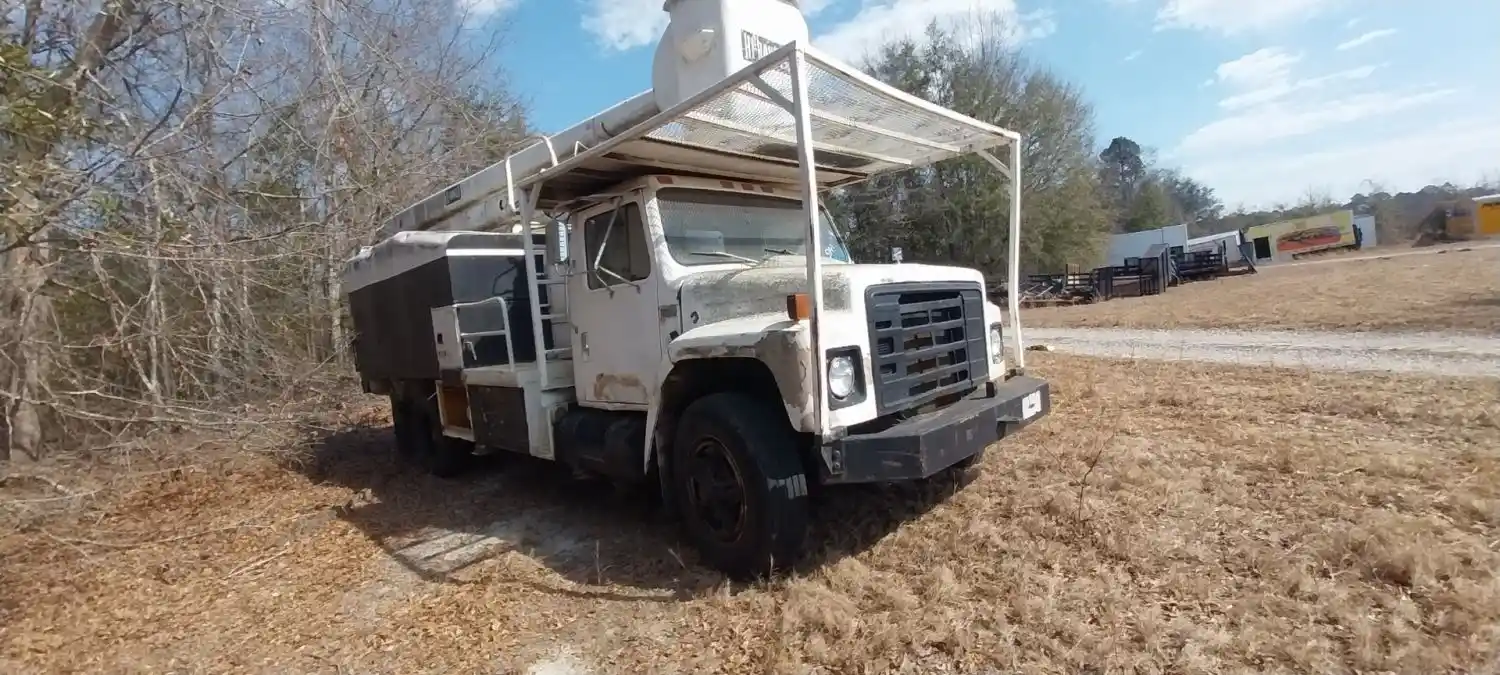 Salvage 1954 International 1900 Boom Truck