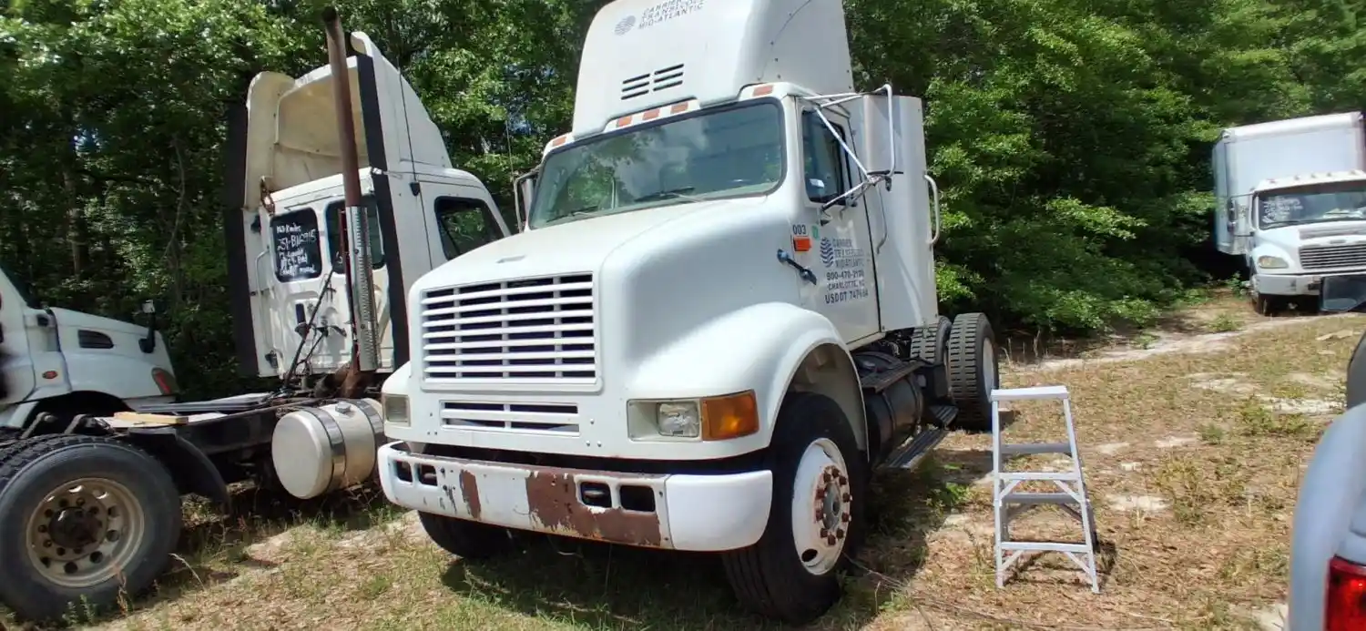 Salvage 1998 International 8100 Truck Tractor