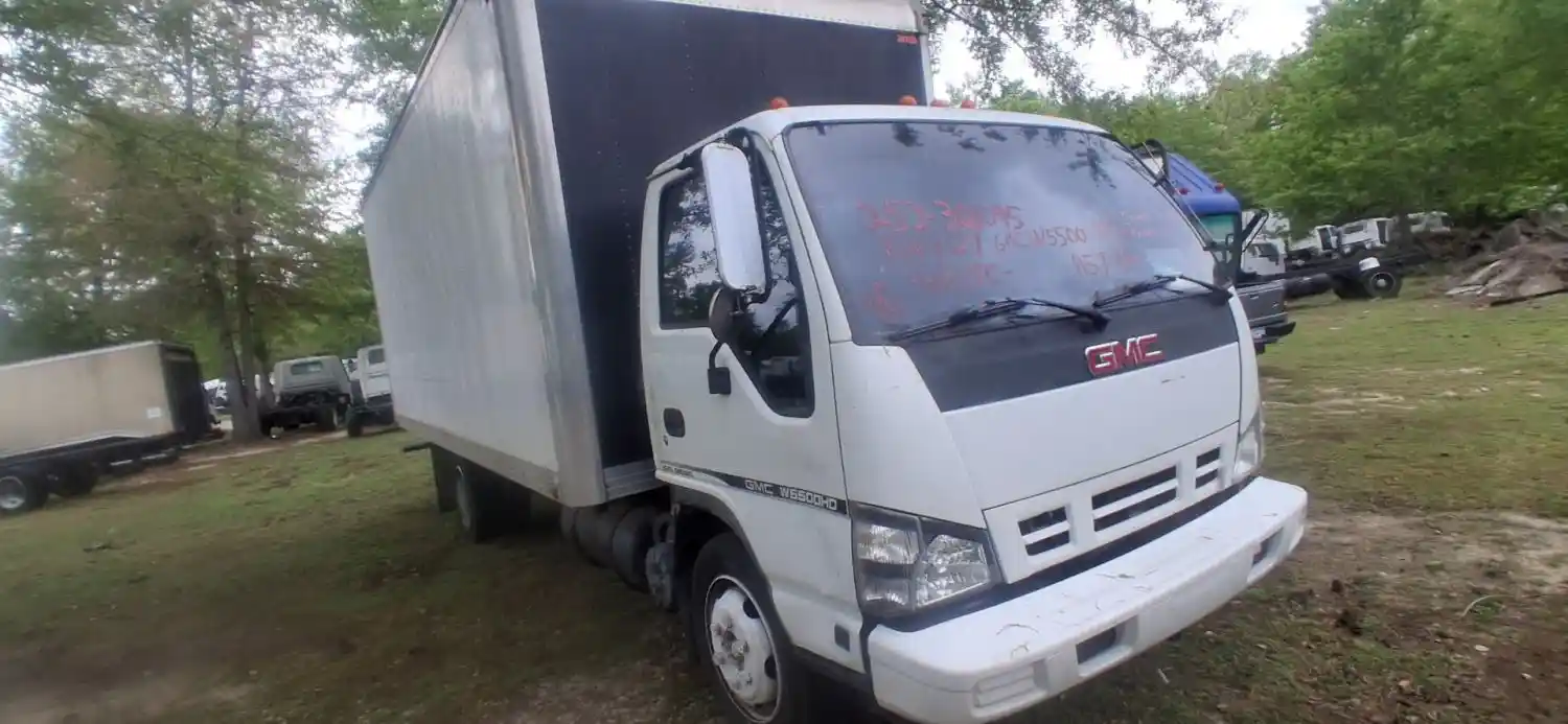Salvage 2007 GMC W5500 Truck Delivery