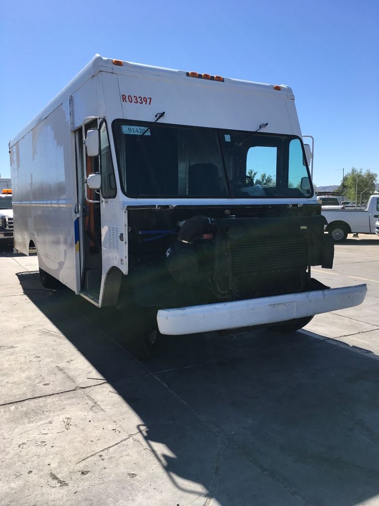 Salvage 2001 Workhorse P42 Diesel Step Van Step Van For Parts | Phoenix ...