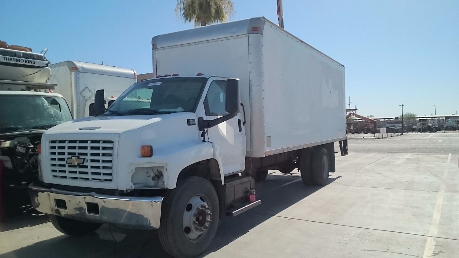 Salvage 2003 GM/Chev (HD) C7500 22' VAN TRUCK For Parts | Phoenix ...