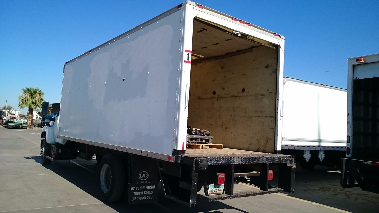 Salvage 2003 GM/Chev (HD) C7500 22' VAN TRUCK For Parts | Phoenix ...