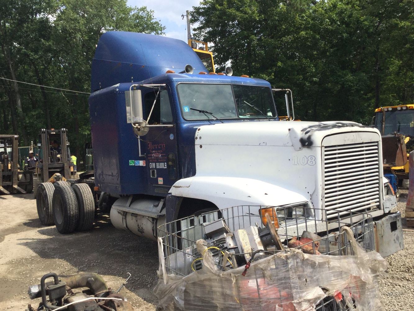 Salvage 1996 Freightliner FLD120 Truck Tractor For Parts | Freehold ...