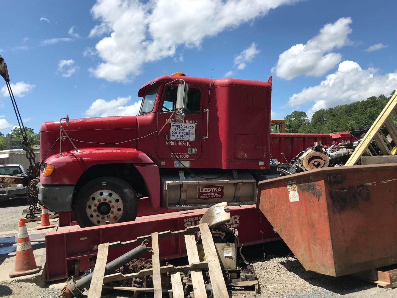 Salvage 2001 Freightliner FLD120 Truck Tractor For Parts | Freehold ...